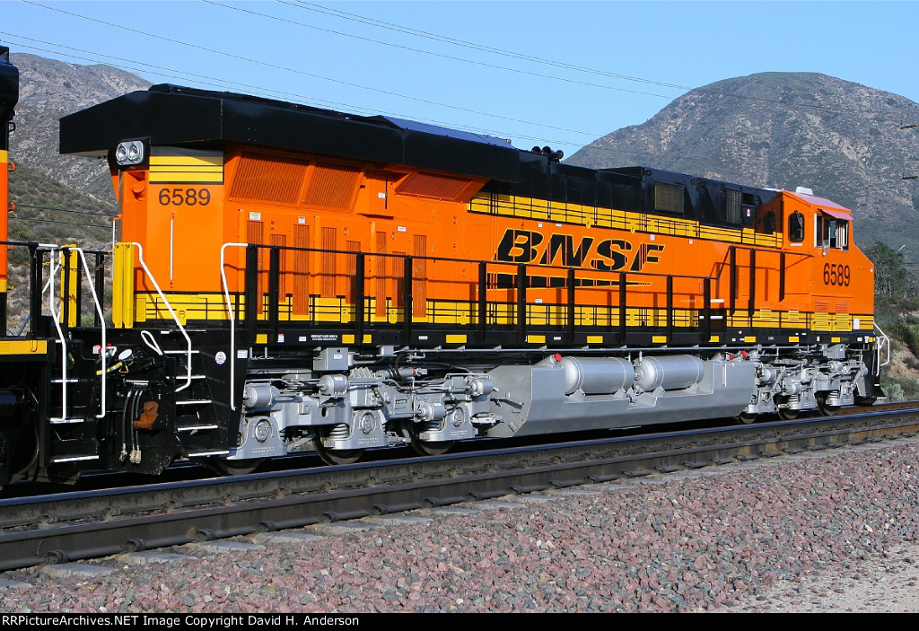 BNSF 6589